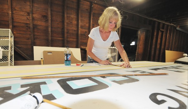 Splash of color: Artist brings murals to life - Herald-Standard
